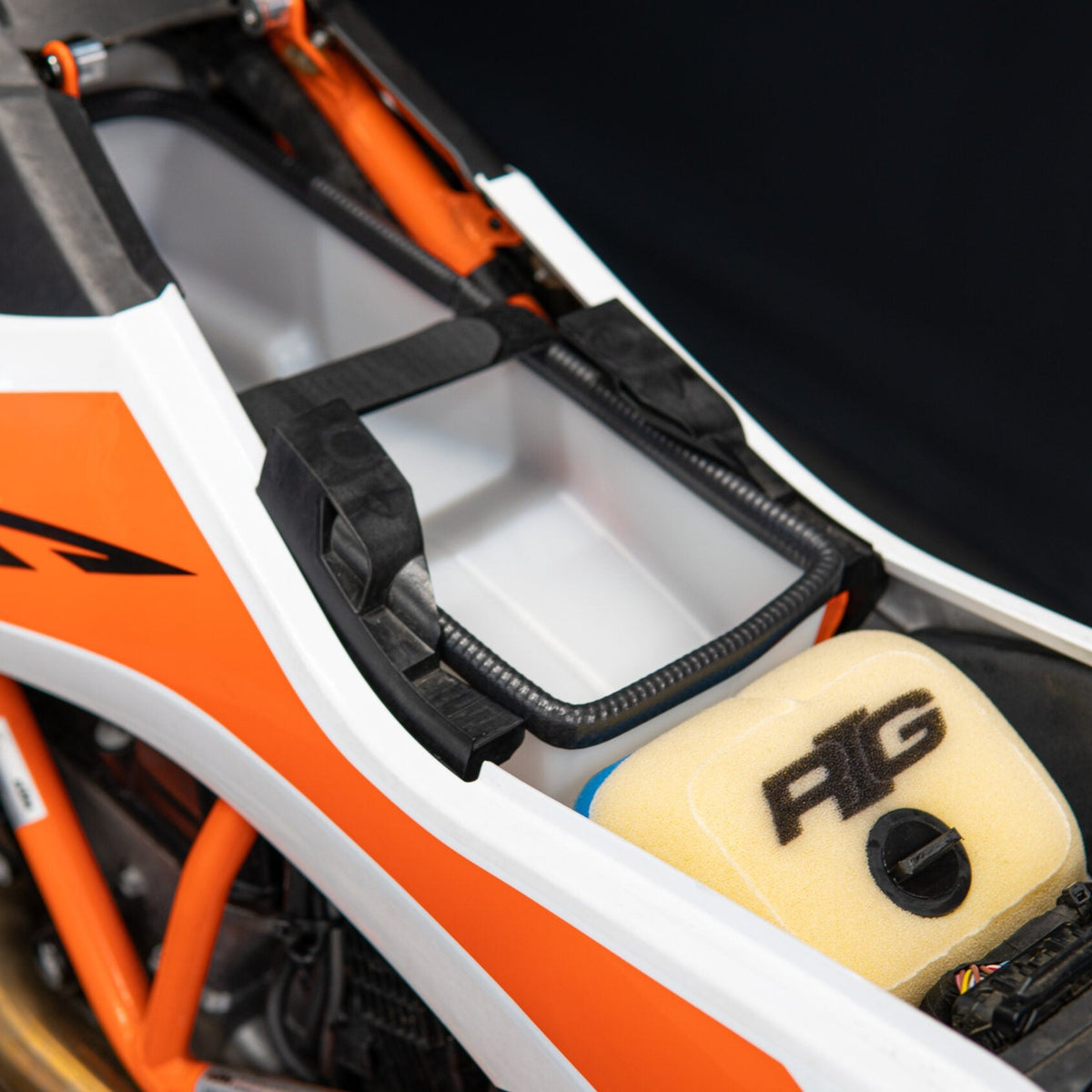 RADE-GARAGE® Storage Kit KTM 690 GASGS 700 — FuelDongle.es®